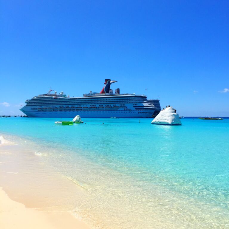 Can you walk to the beach from Grand Turk cruise port?